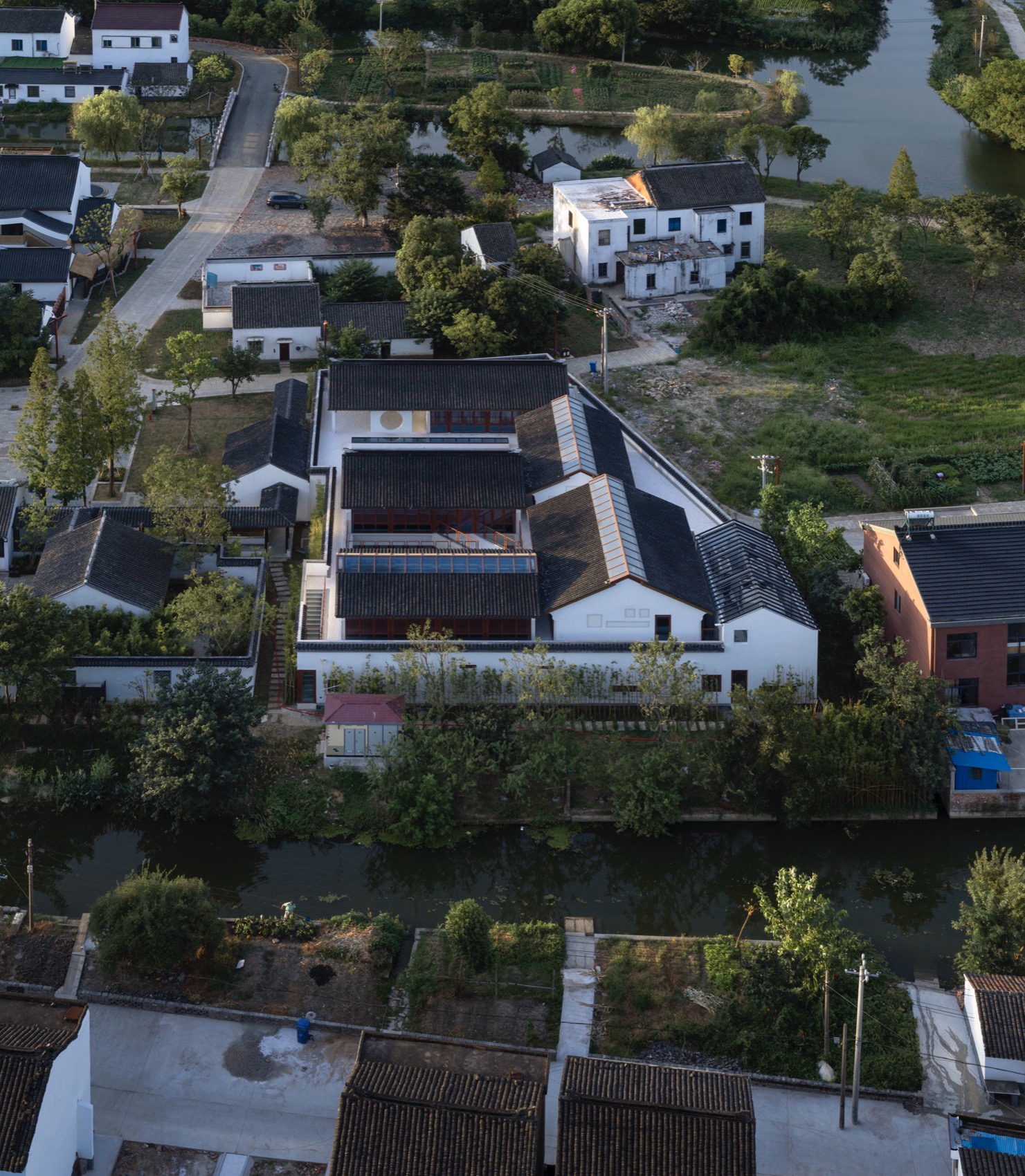 Feng Menglong Academy of Classical Learning by 9-Town Design Studio for ...