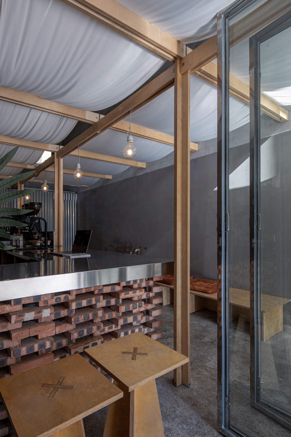 Community Coffee, China by NEMEArchitects - 谷德设计网