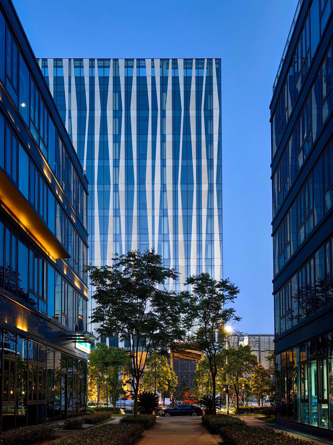 Shanghai Lingang High Live Fun Innovation Complex Phase III by FTA group GmBH - 谷德设计网