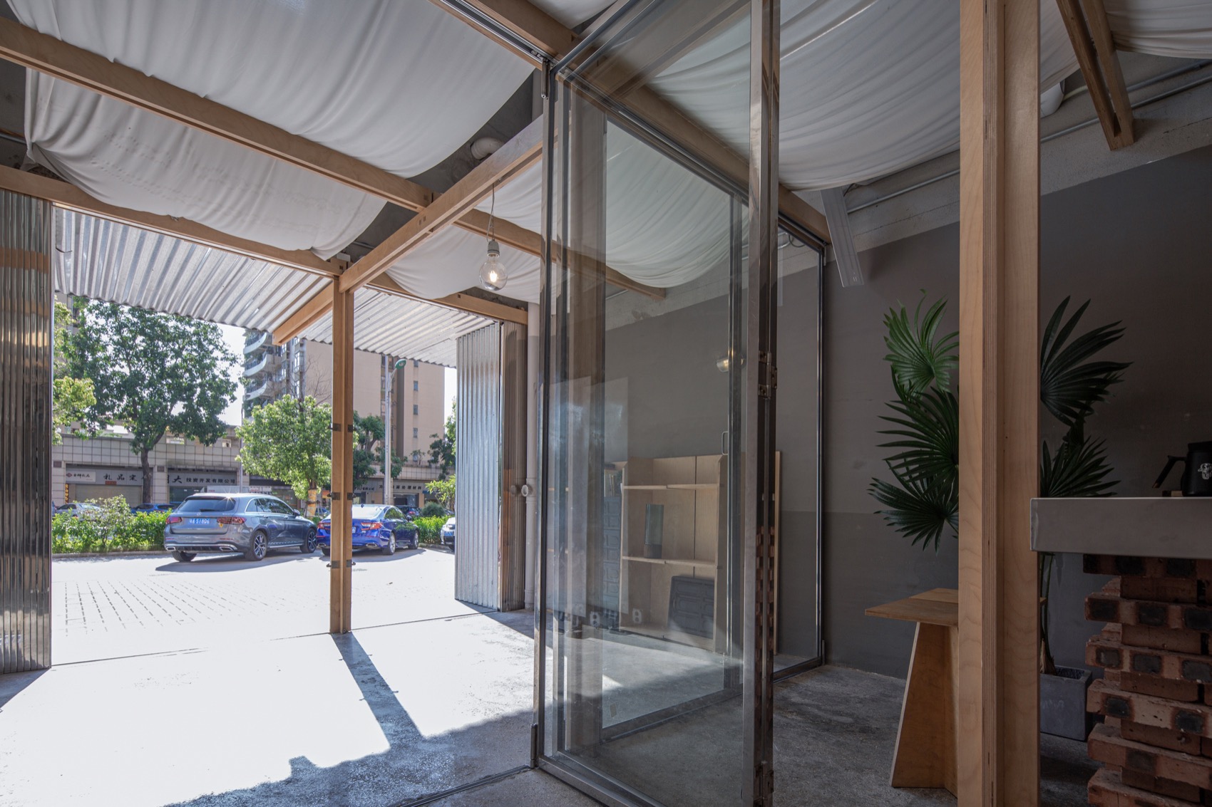 Community Coffee, China by NEMEArchitects - 谷德设计网