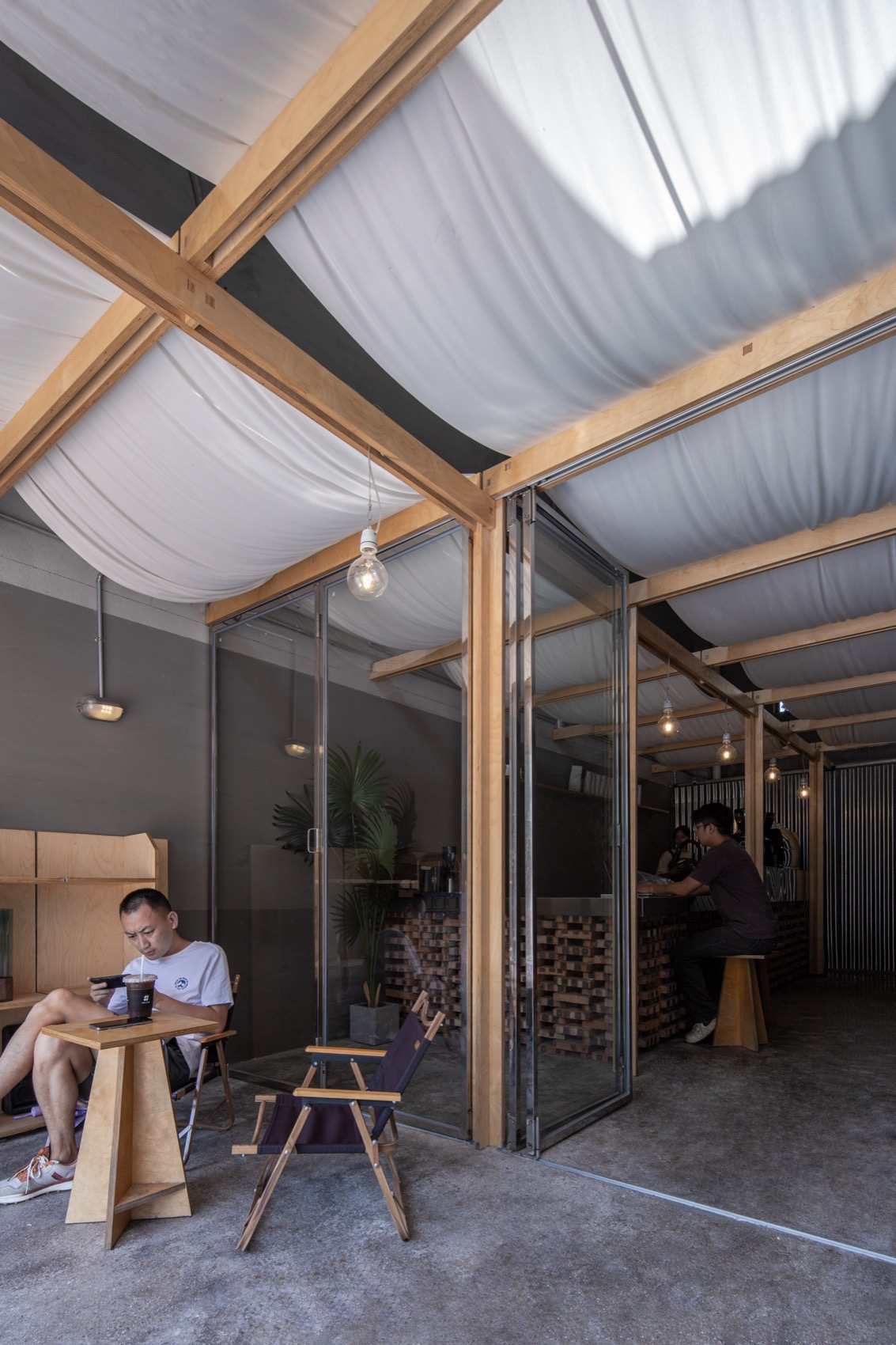 Community Coffee, China by NEMEArchitects - 谷德设计网
