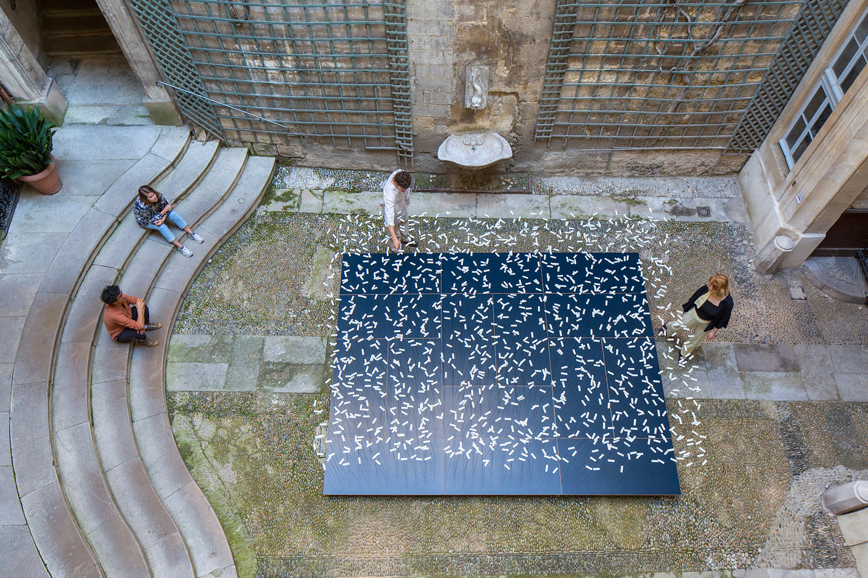 Art Installation from Recycled COVID-19 Tests by Subset - 谷德设计网 Art Installation from Recycled COVID-19 Tests by Subset - 谷德设计网