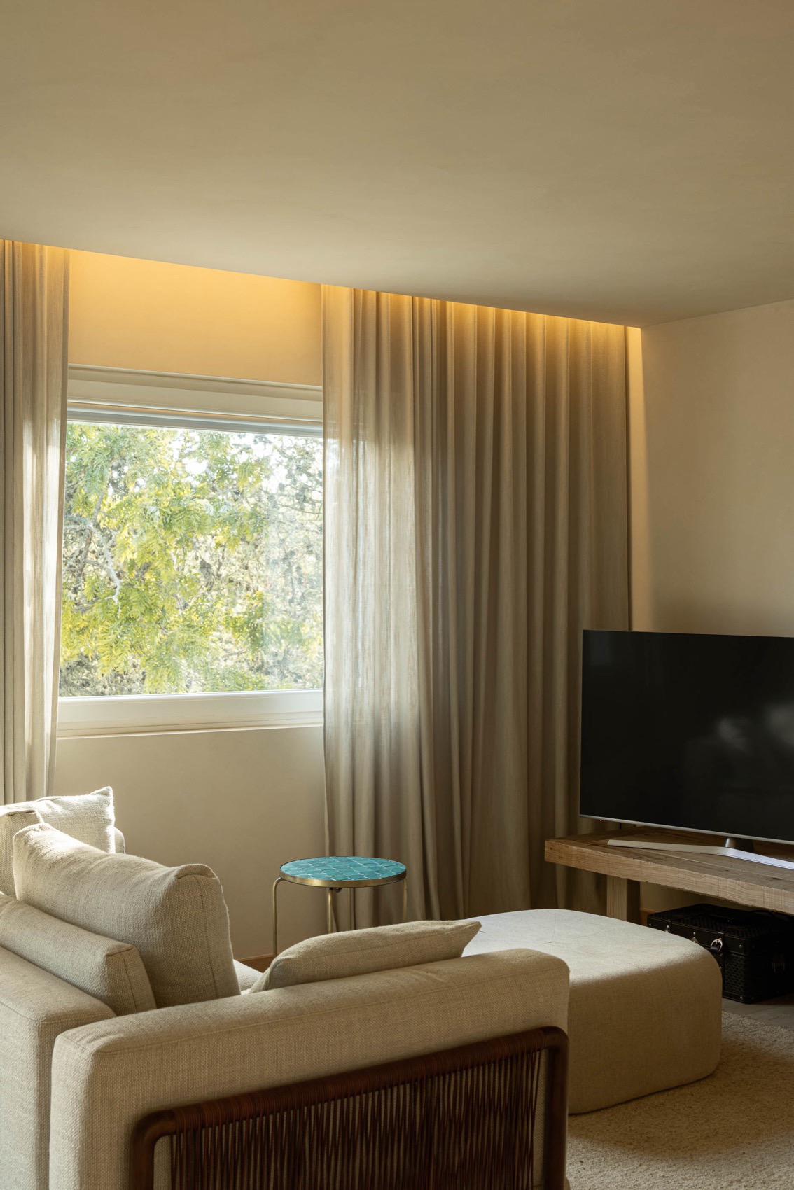 Rural soul house in Sintra by Tsou Arquitectos - 谷德设计网