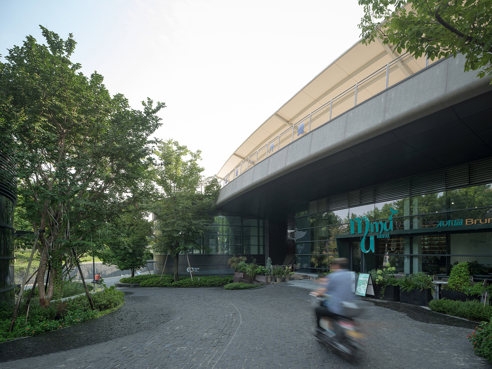 Valley Village shopping mall by Archi-Tectonics - 谷德设计网