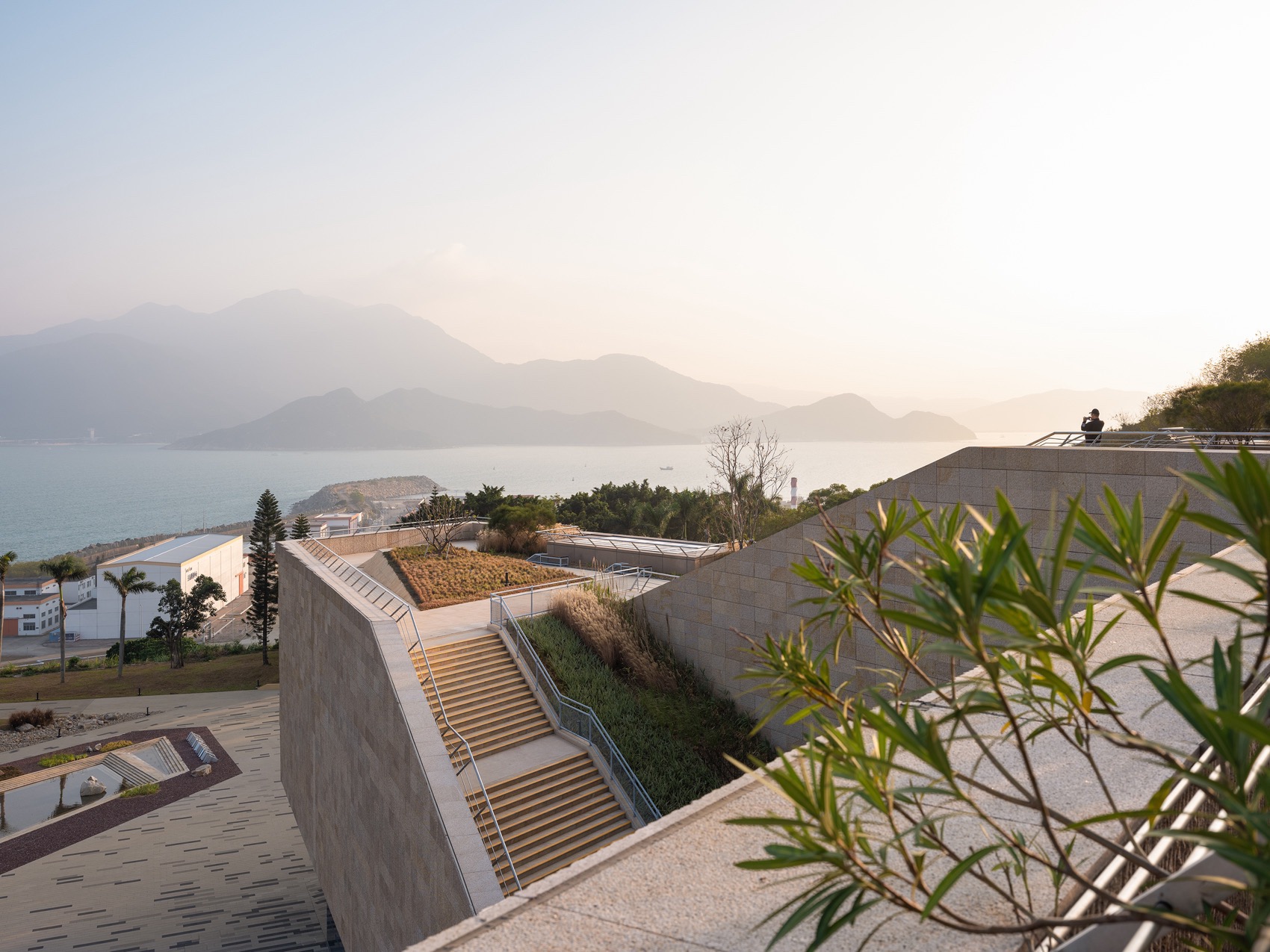 Daya Bay Nuclear Power Science and Technology Museum by E+UV / Huayi ...