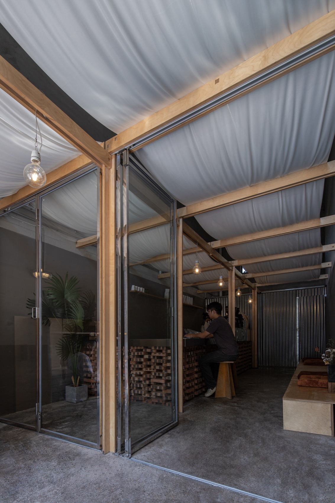 Community Coffee, China by NEMEArchitects - 谷德设计网