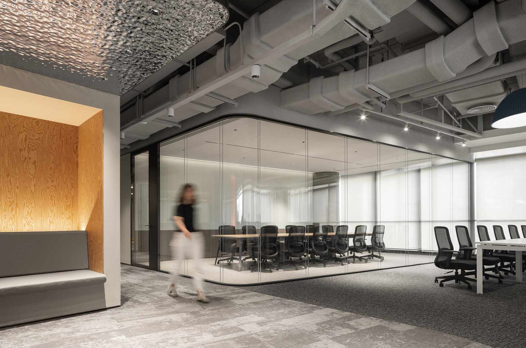 LI-NING Center in Shanghai by COLORFULL YUJING - 谷德设计网