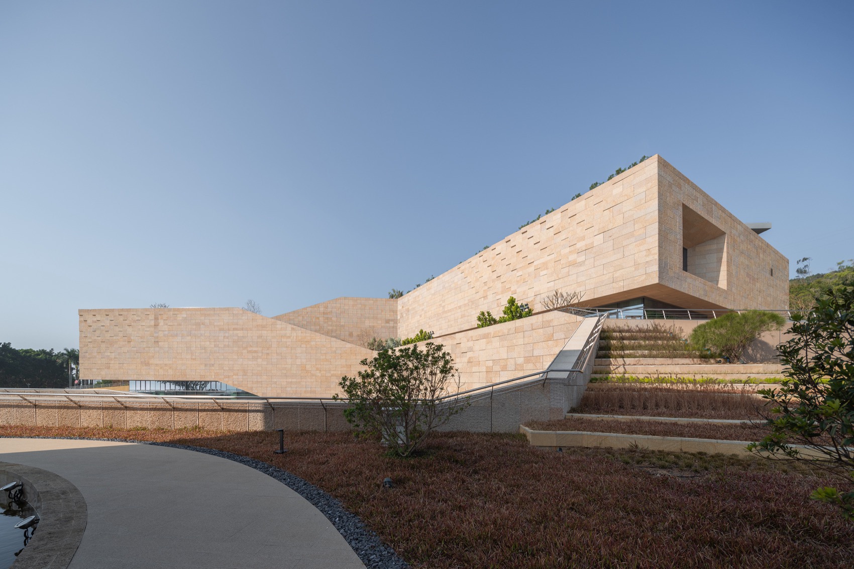 Daya Bay Nuclear Power Science and Technology Museum by E+UV / Huayi ...