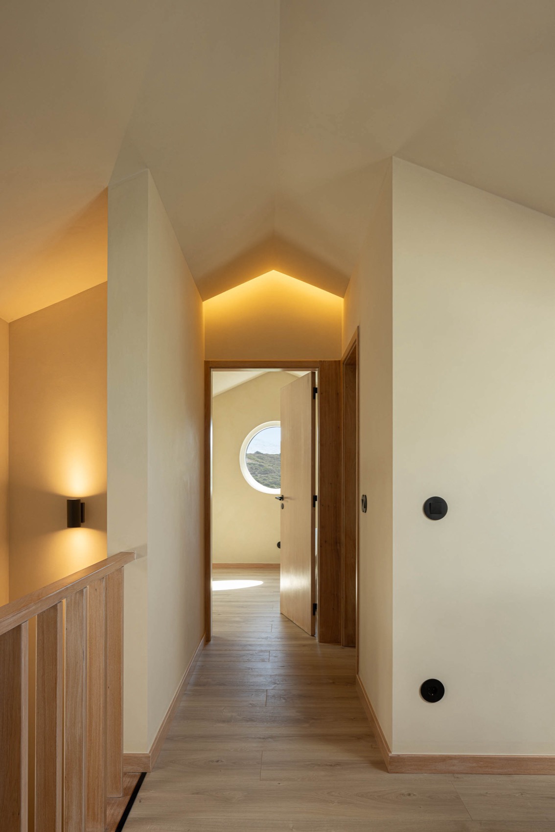 Rural soul house in Sintra by Tsou Arquitectos - 谷德设计网