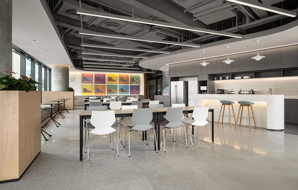 LI-NING Center in Shanghai by COLORFULL YUJING - 谷德设计网