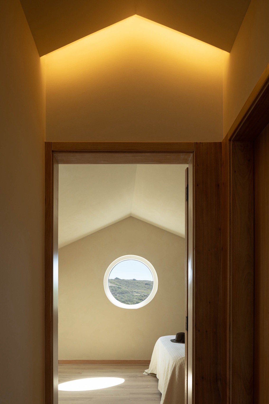 Rural soul house in Sintra by Tsou Arquitectos - 谷德设计网