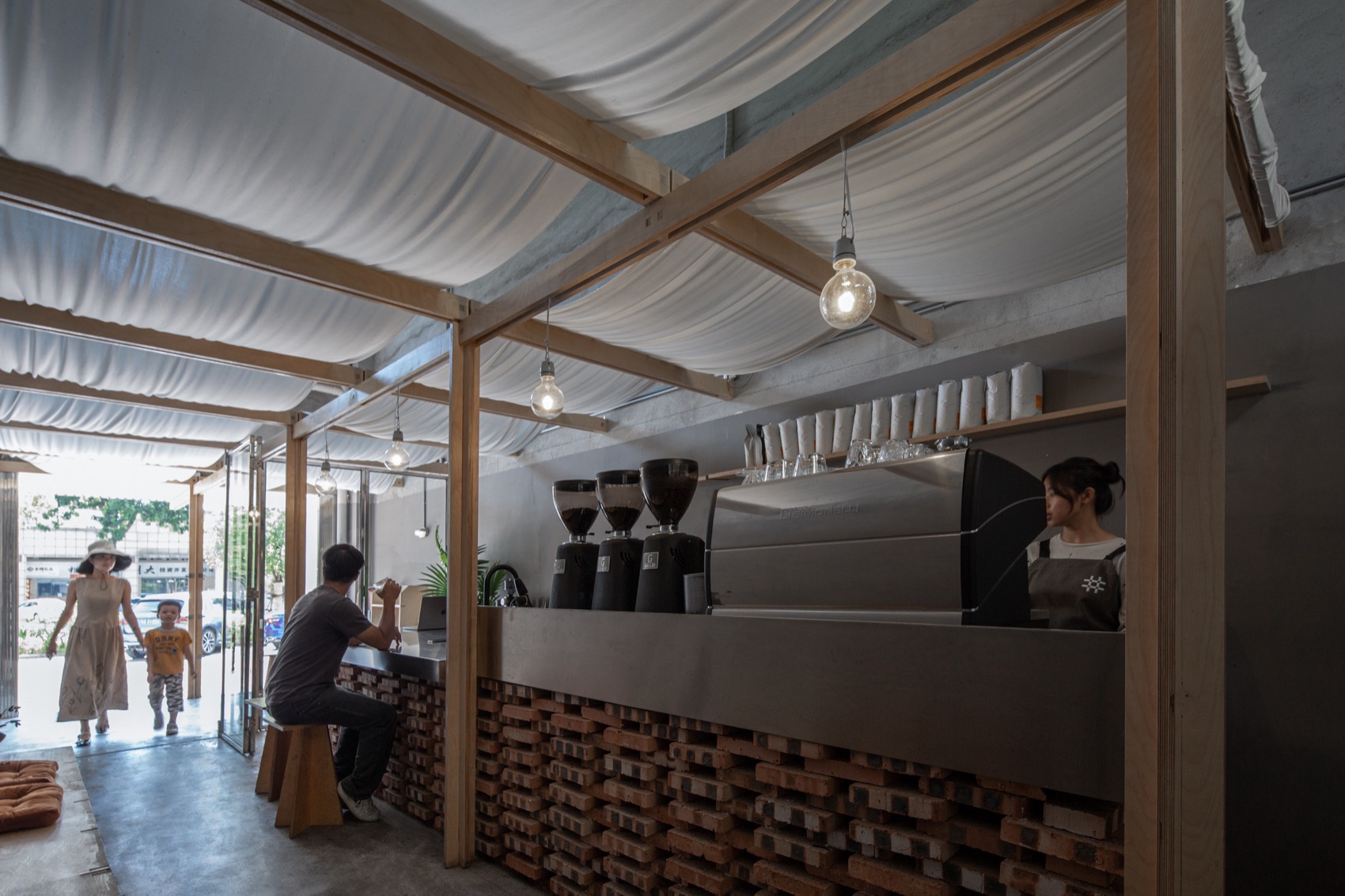 Community Coffee, China by NEMEArchitects - 谷德设计网