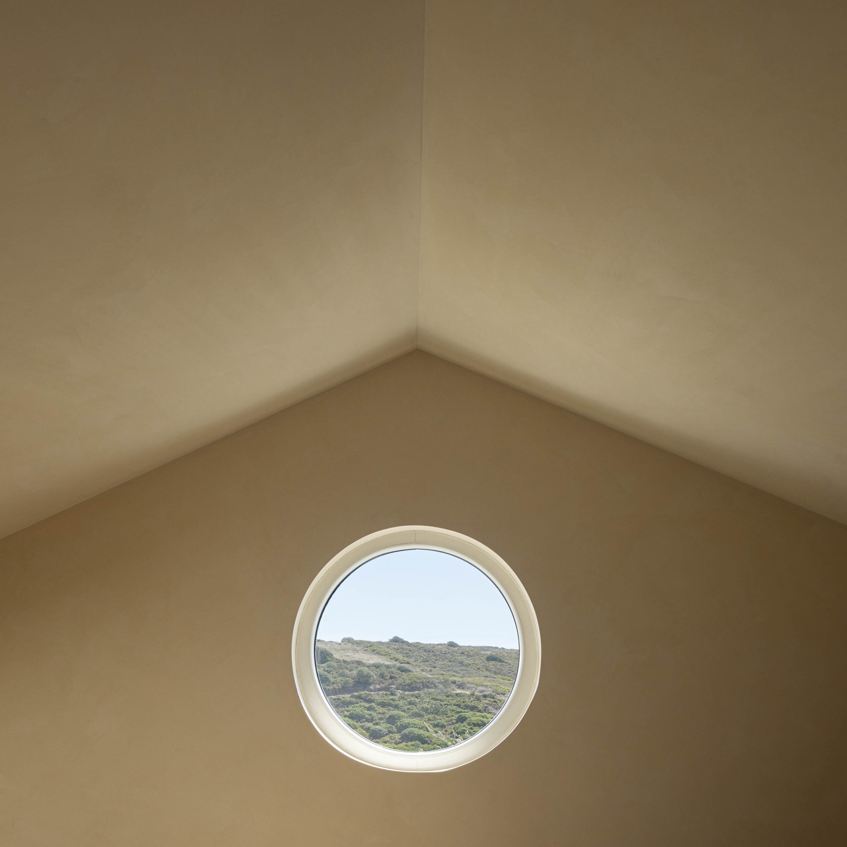 Rural soul house in Sintra by Tsou Arquitectos - 谷德设计网