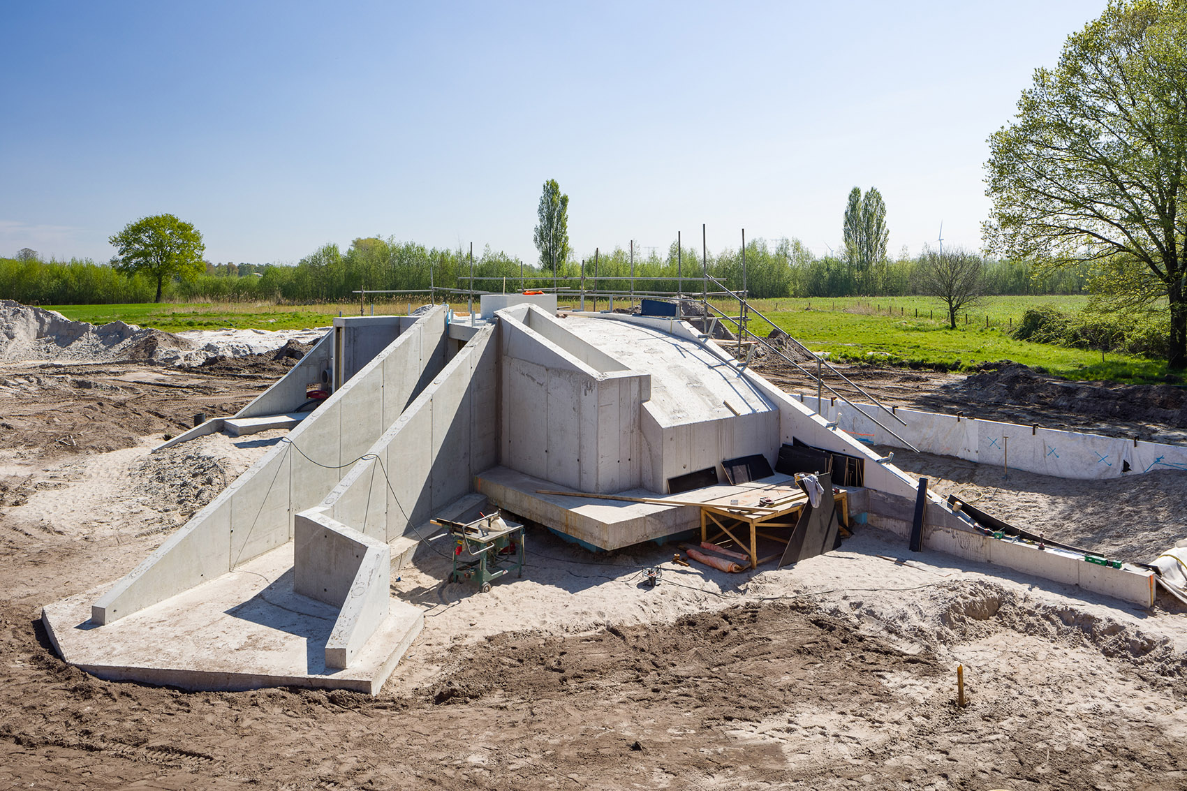 The House Under the Ground by WillemsenU - 谷德设计网