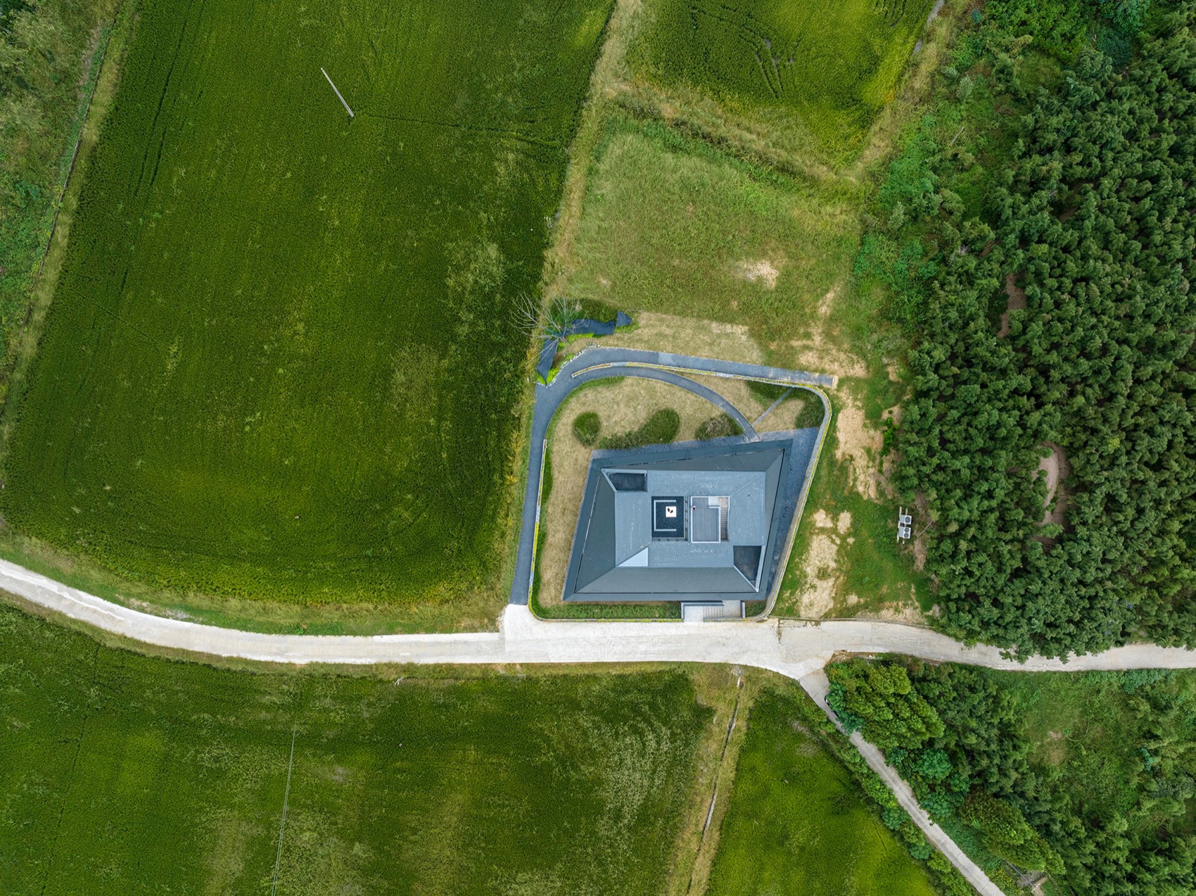 Square Courtyard Lab by ConCom Studio - 谷德设计网