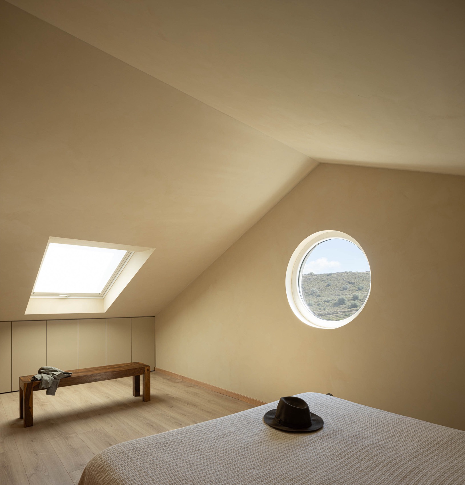 Rural soul house in Sintra by Tsou Arquitectos - 谷德设计网