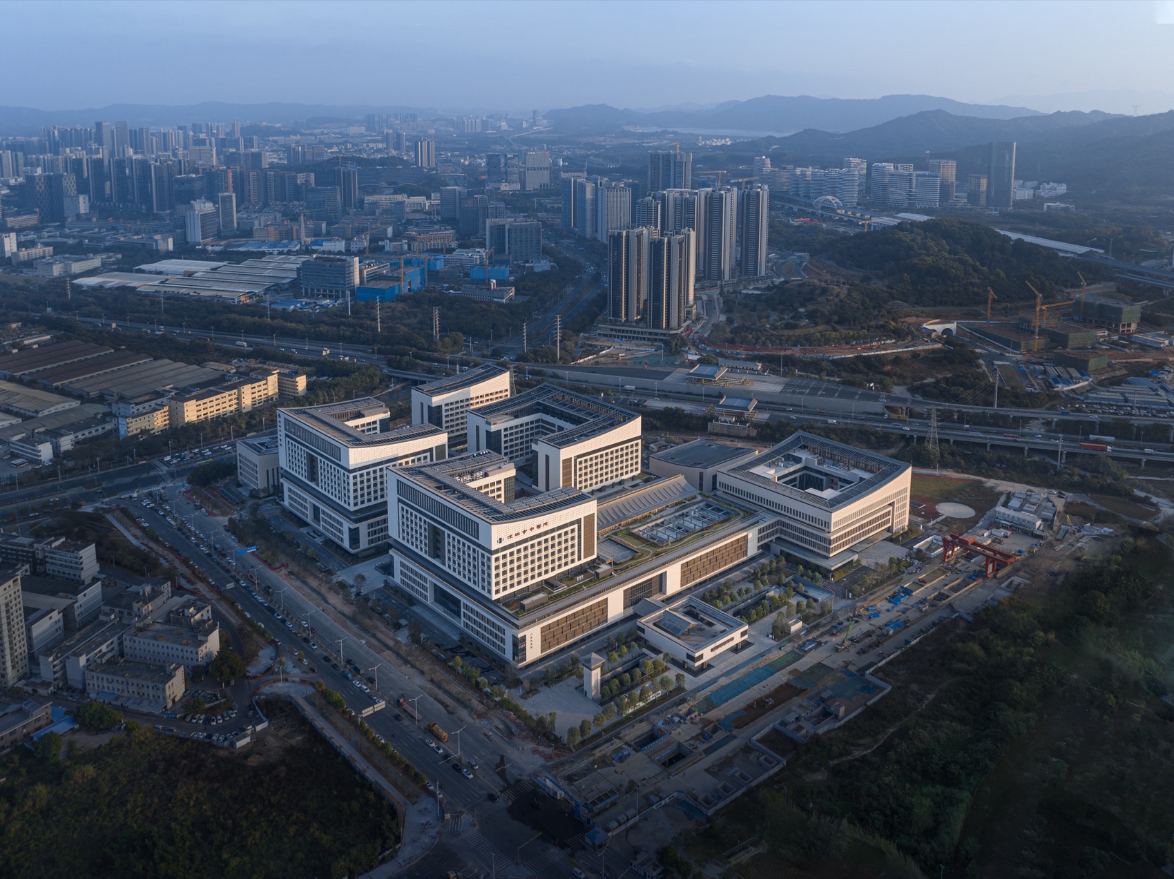 Guangming Campus of Shenzhen TCM Hospital by MENG ARCHITECTS - 谷德设计网