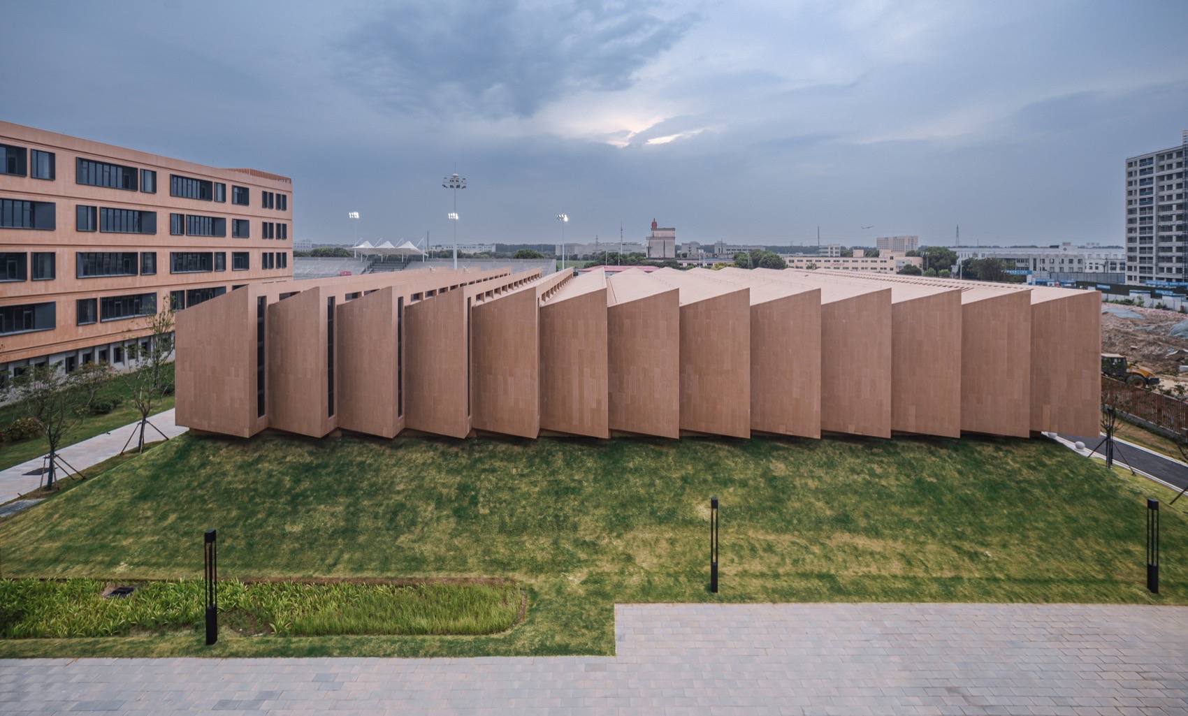Jiangsu Meicun Senior High School Air Harbour Branch, China by SCAD - 谷德设计网