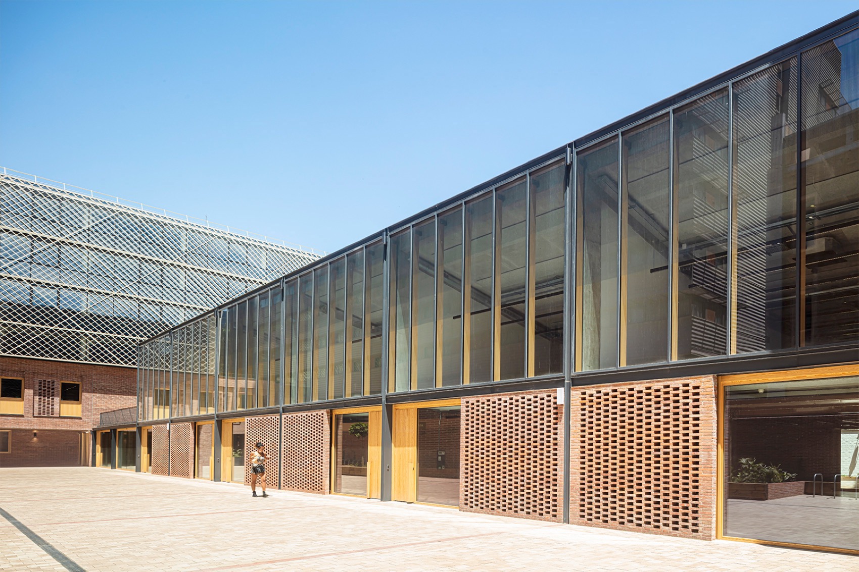 KNEM Offices by b720 Fermín Vázquez Arquitectos - 谷德设计网