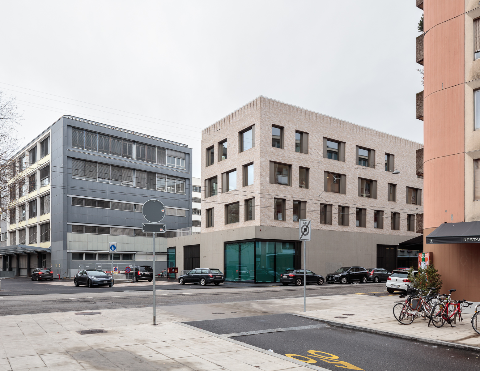 Public Facilities Building at Jonction, Geneva / by Lacroix Chessex - 谷德设计网