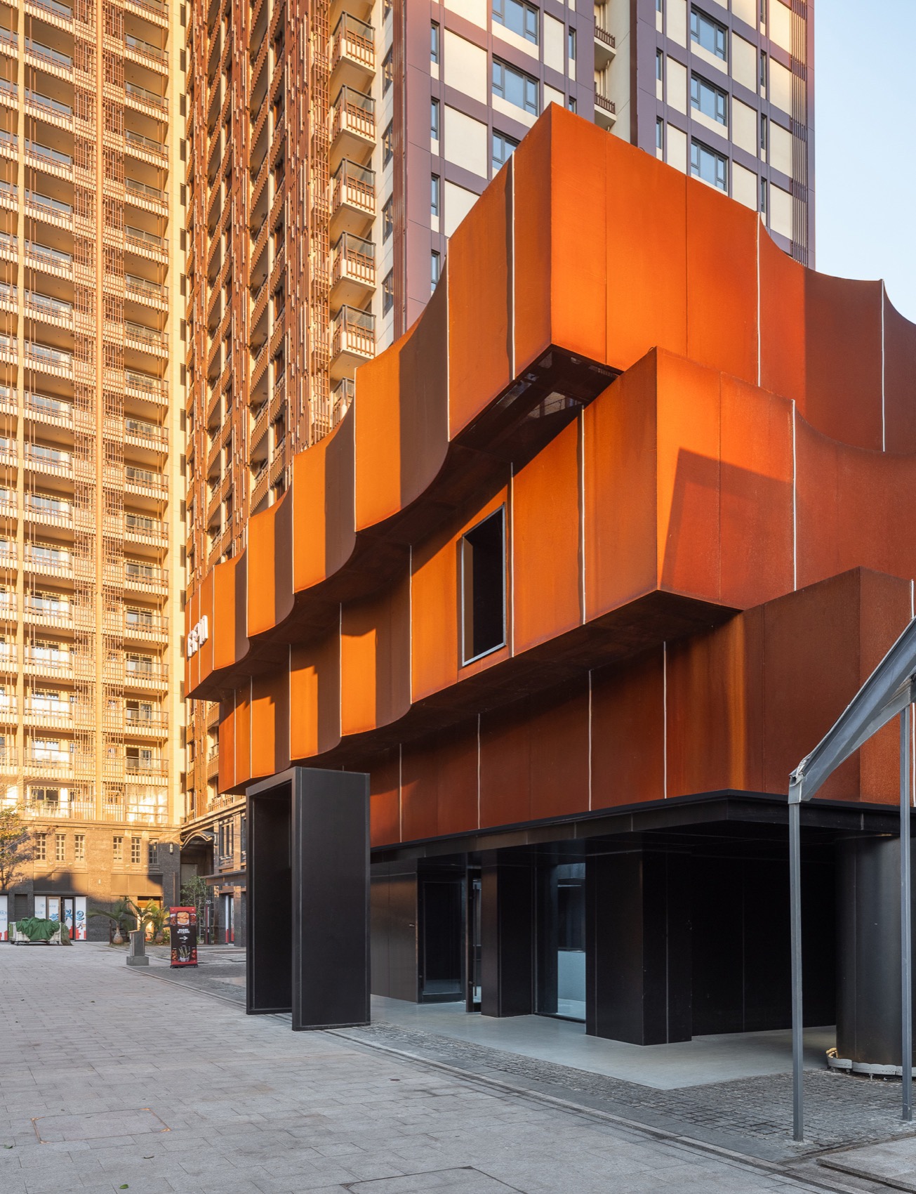 apm: Art Gallery In the Community by Dazhou and Associates - 谷德设计网