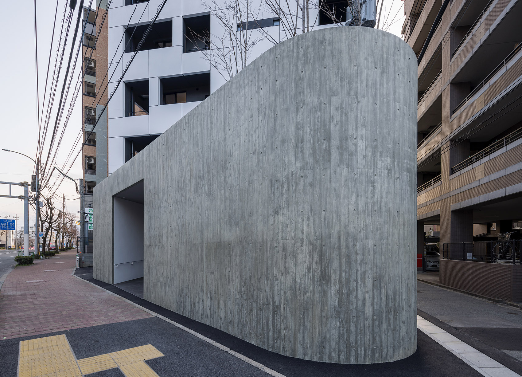 MONOCHROME in Fukuoka by SAKO Architects - 谷德设计网