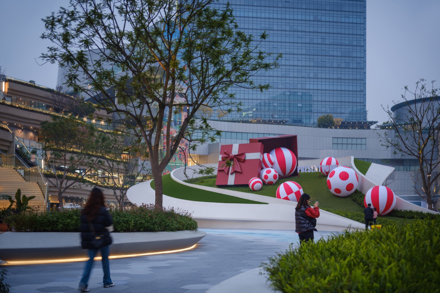 Chengdu Mixc Public Plaza Renovation by FLO - 谷德设计网