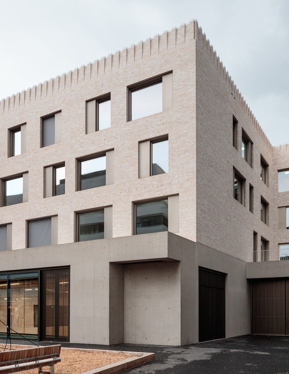 Public Facilities Building at Jonction, Geneva / by Lacroix Chessex - 谷德设计网
