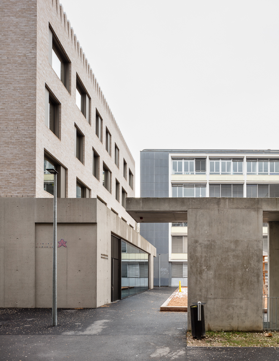 Public Facilities Building at Jonction, Geneva / by Lacroix Chessex - 谷德设计网