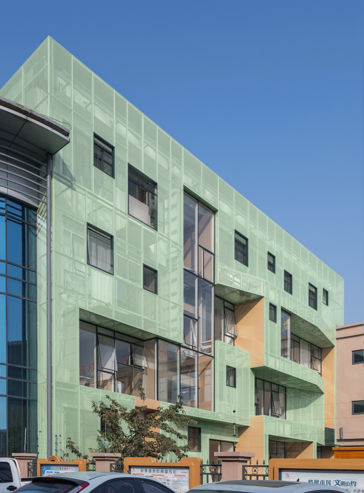 The Qinghuayuan Intergenerational Community Center Renovation by ...