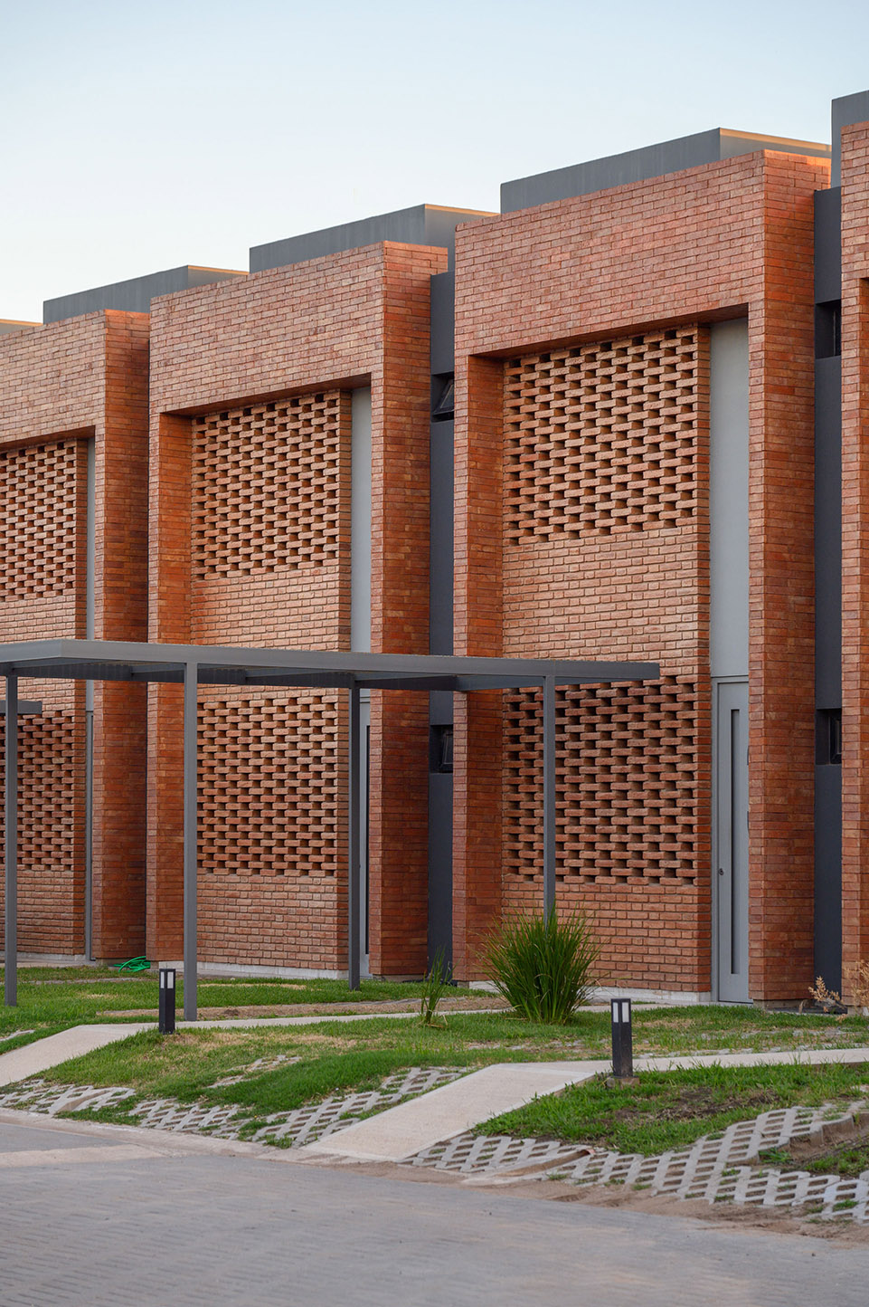 Valpo housing complexes by Montevideo studio - 谷德设计网