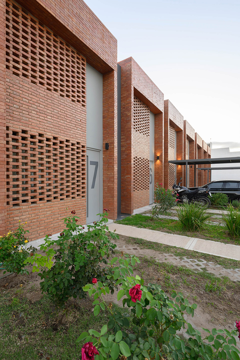 Valpo housing complexes by Montevideo studio - 谷德设计网