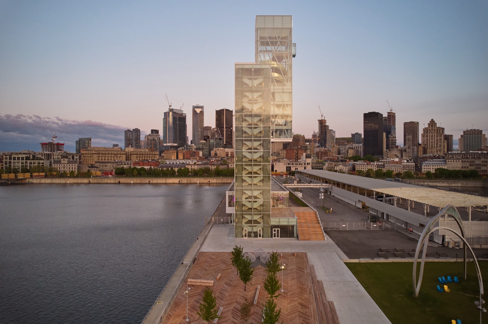 Port of Montréal Tower and Grand Quai by Provencher_Roy and NIPPAYSAGE - 谷德设计网