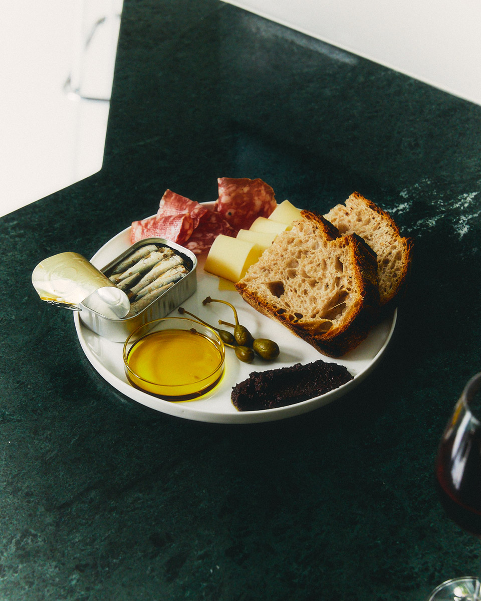 Tiberi Bar by H3o Architects - 谷德设计网