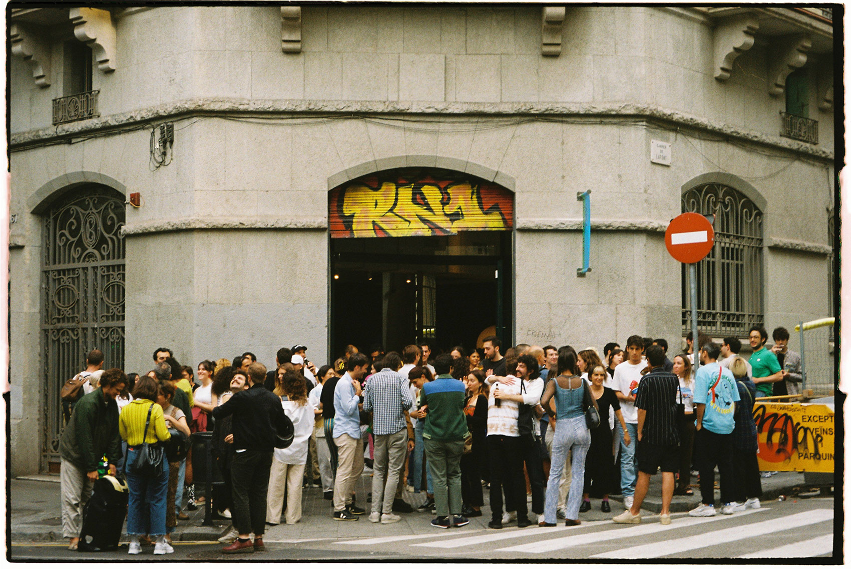 Tiberi Bar by H3o Architects - 谷德设计网