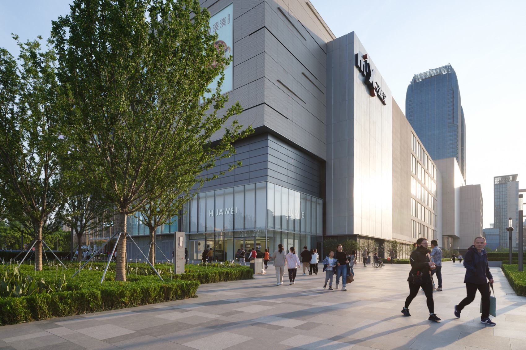 The MixC Wuxi Binhu Landscape Design by PLAND - 谷德设计网