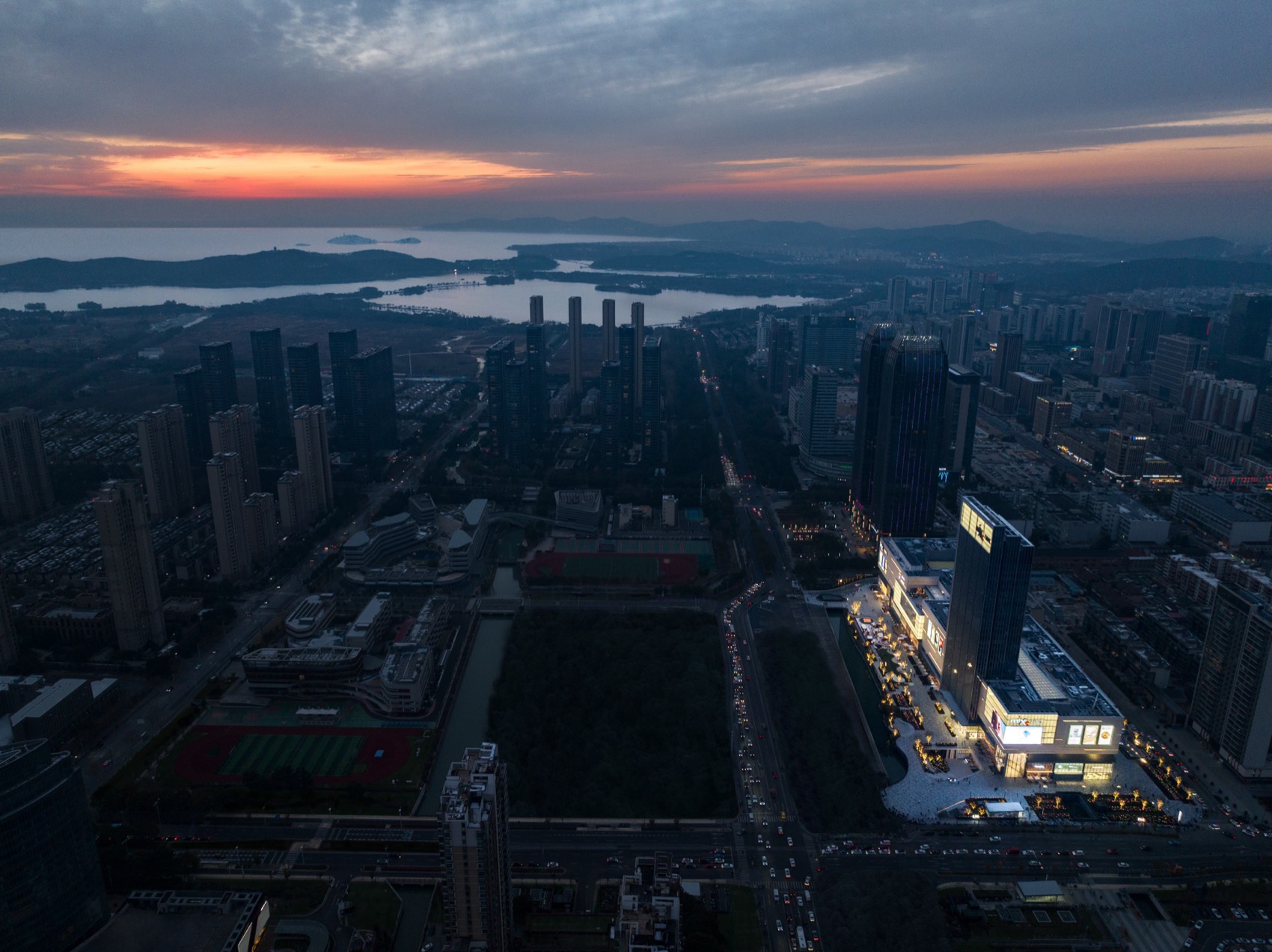 The MixC Wuxi Binhu Landscape Design by PLAND - 谷德设计网