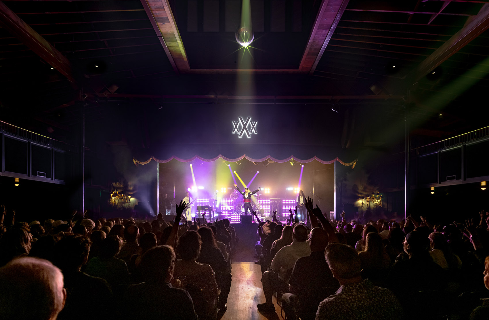 Stable hall by Clayton Korte - 谷德设计网