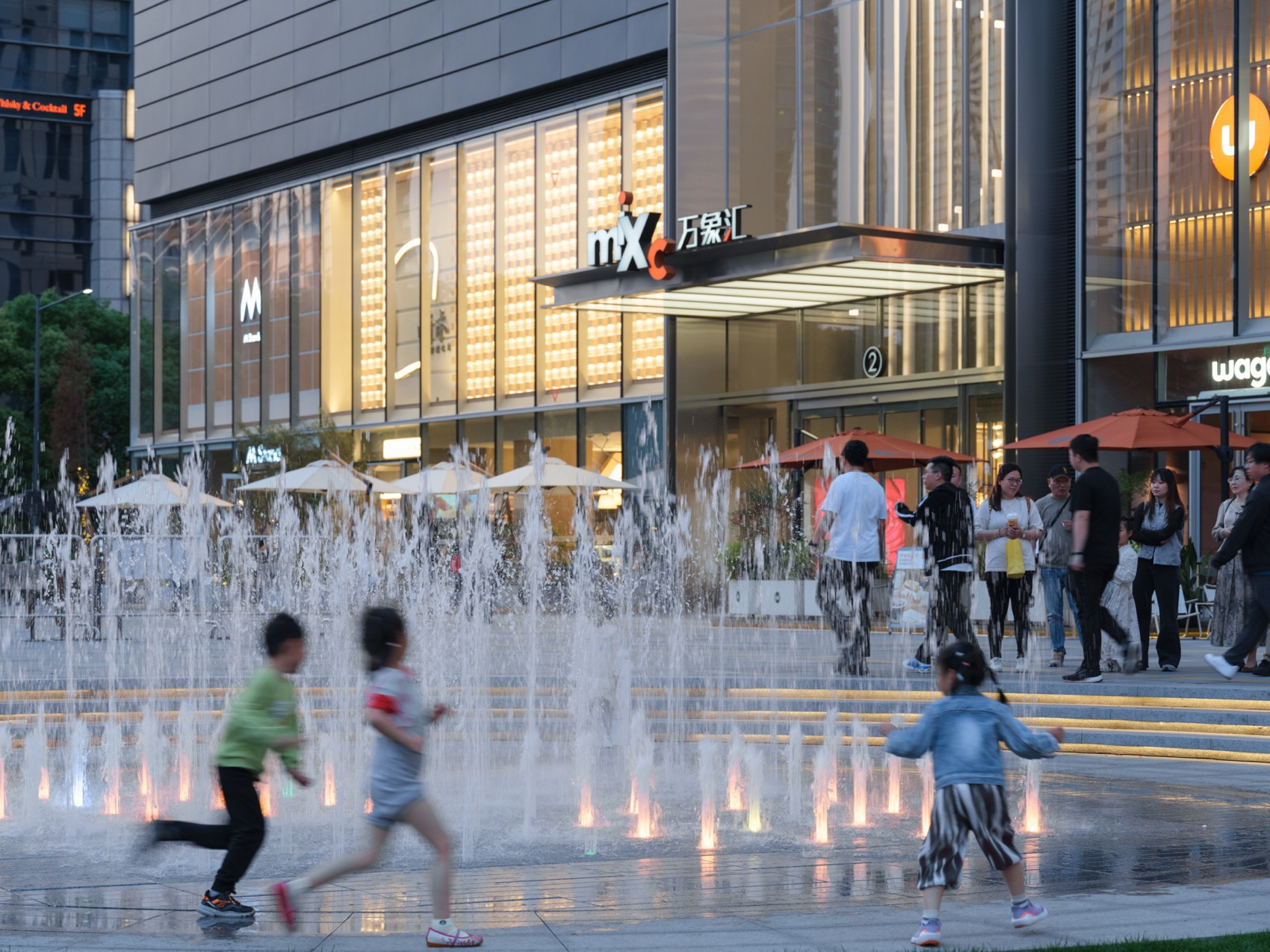 The MixC Wuxi Binhu Landscape Design by PLAND - 谷德设计网