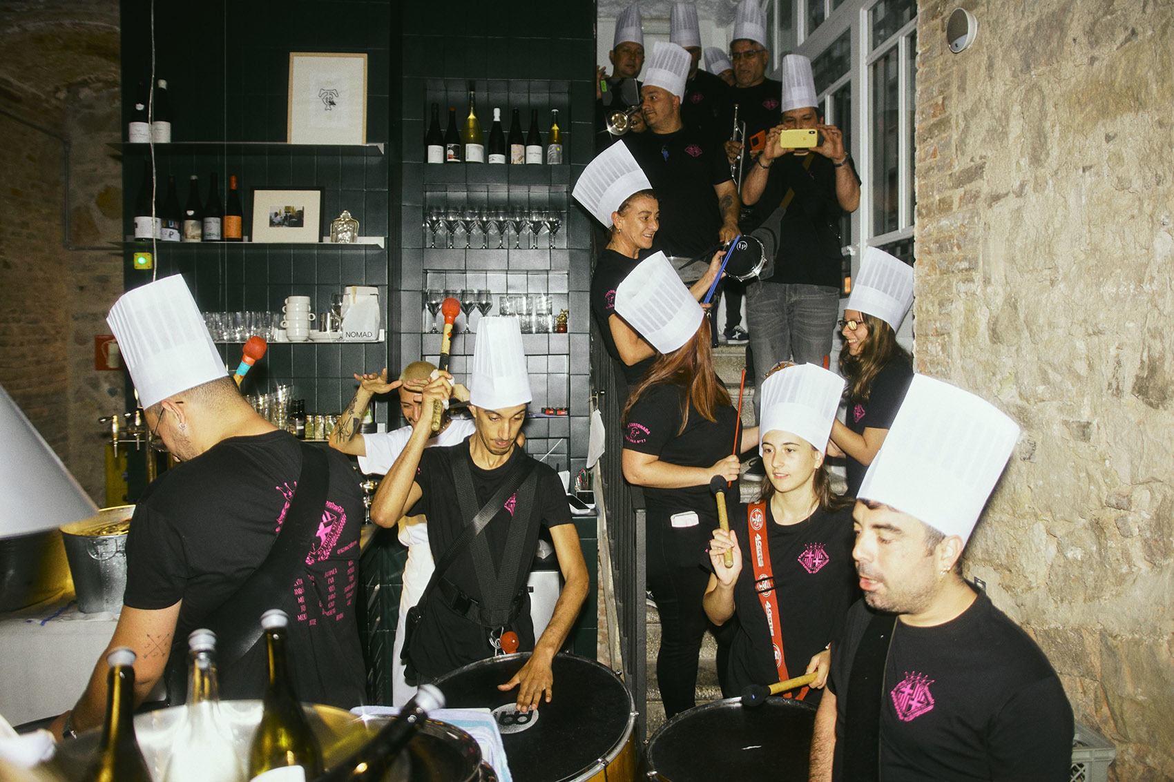 Tiberi Bar by H3o Architects - 谷德设计网