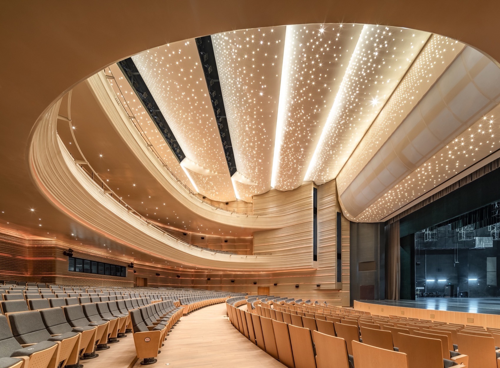 AIA Grand Theatre Interior Design by HPP Architects - 谷德设计网