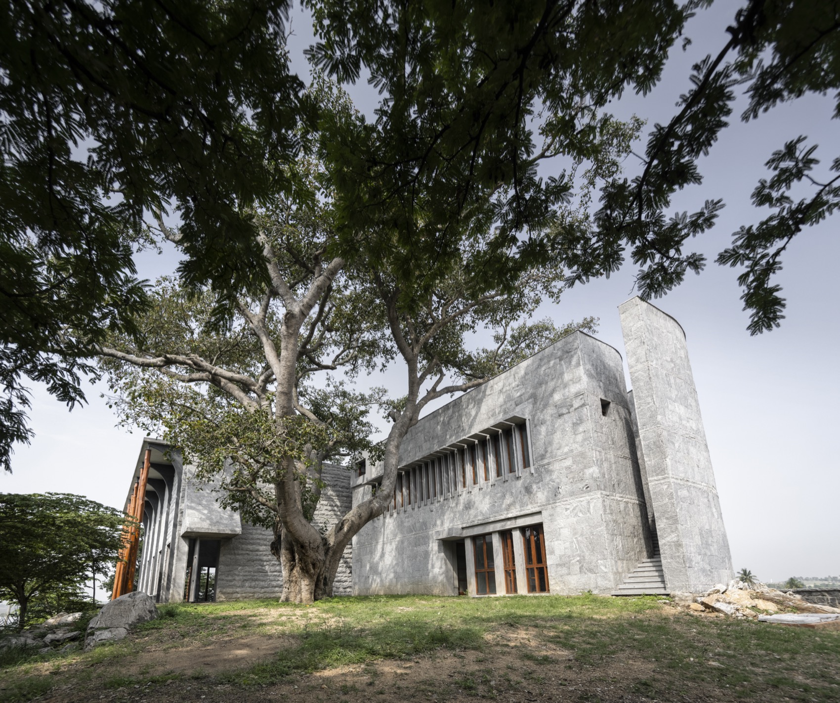 One Tree Hill by Samira Rathod Design Atelier - 谷德设计网