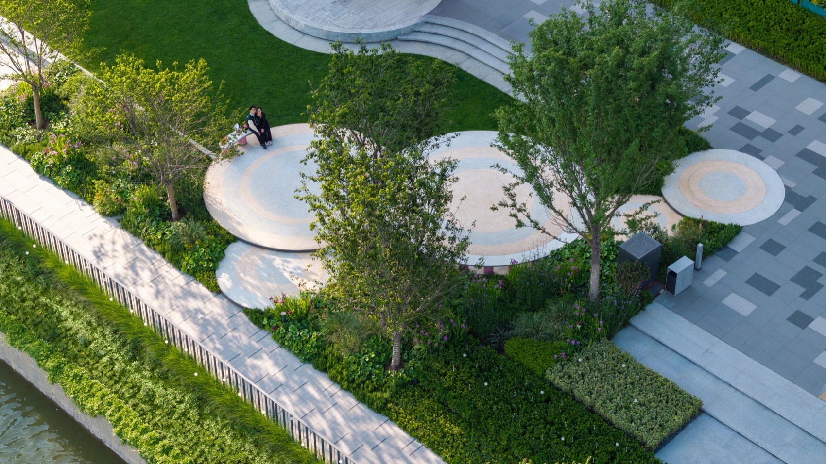 The MixC Wuxi Binhu Landscape Design by PLAND - 谷德设计网
