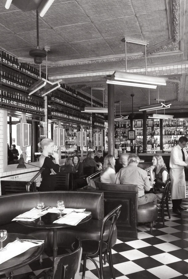 Tiberi Bar by H3o Architects - 谷德设计网