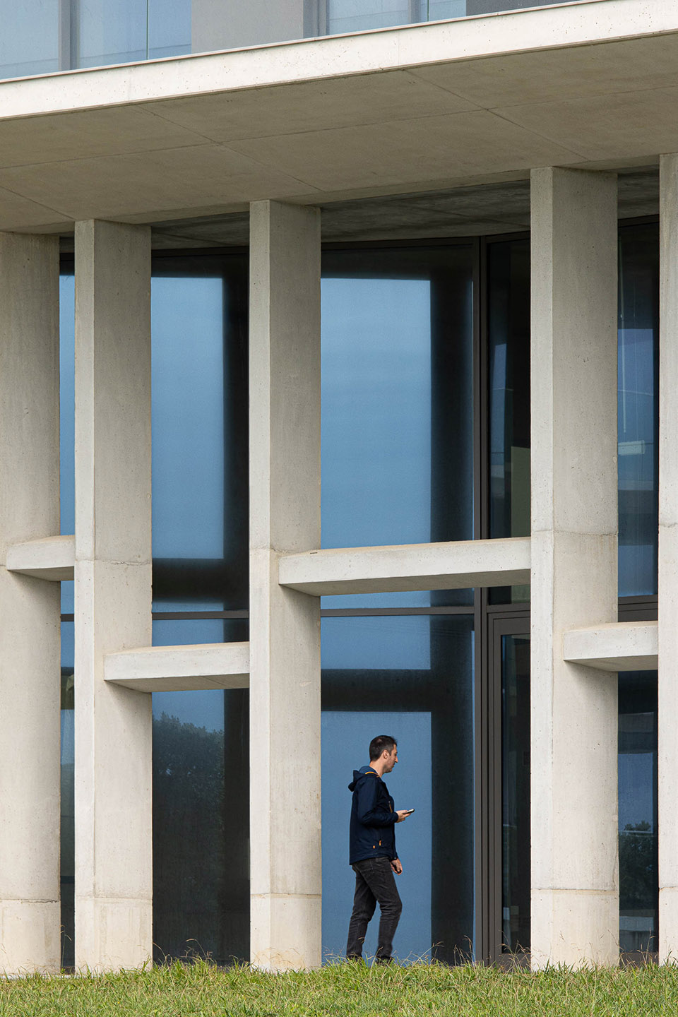 Seashore Building by Atelier d’Arquitectura Lopes da Costa - 谷德设计网