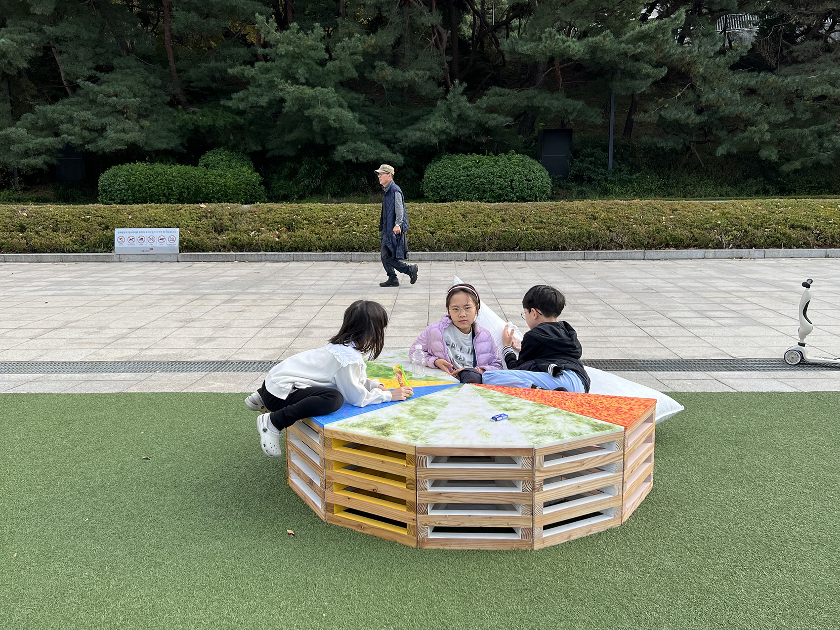 Volvo Circle Pavilion by Studio Heech - 谷德设计网