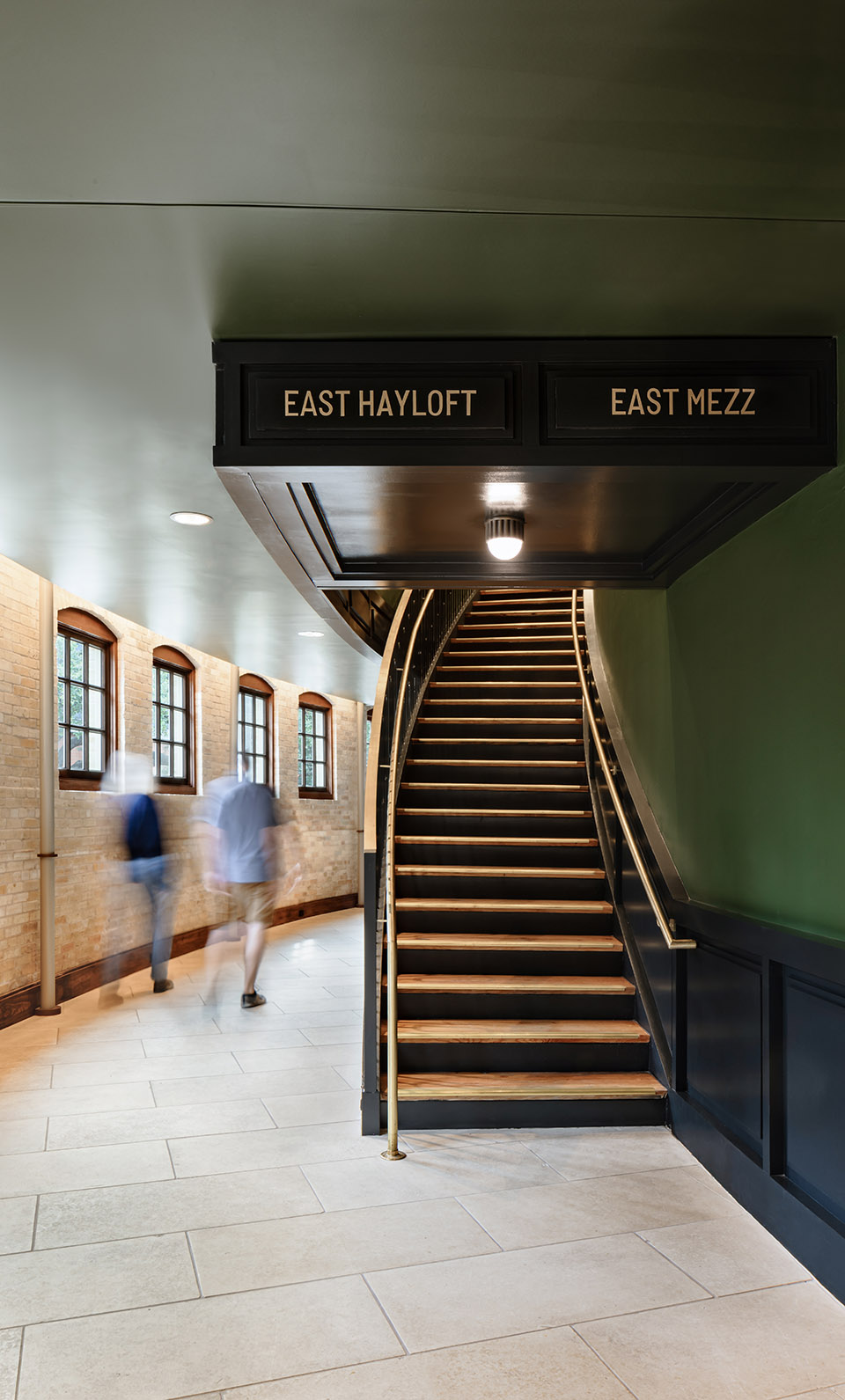 Stable hall by Clayton Korte - 谷德设计网