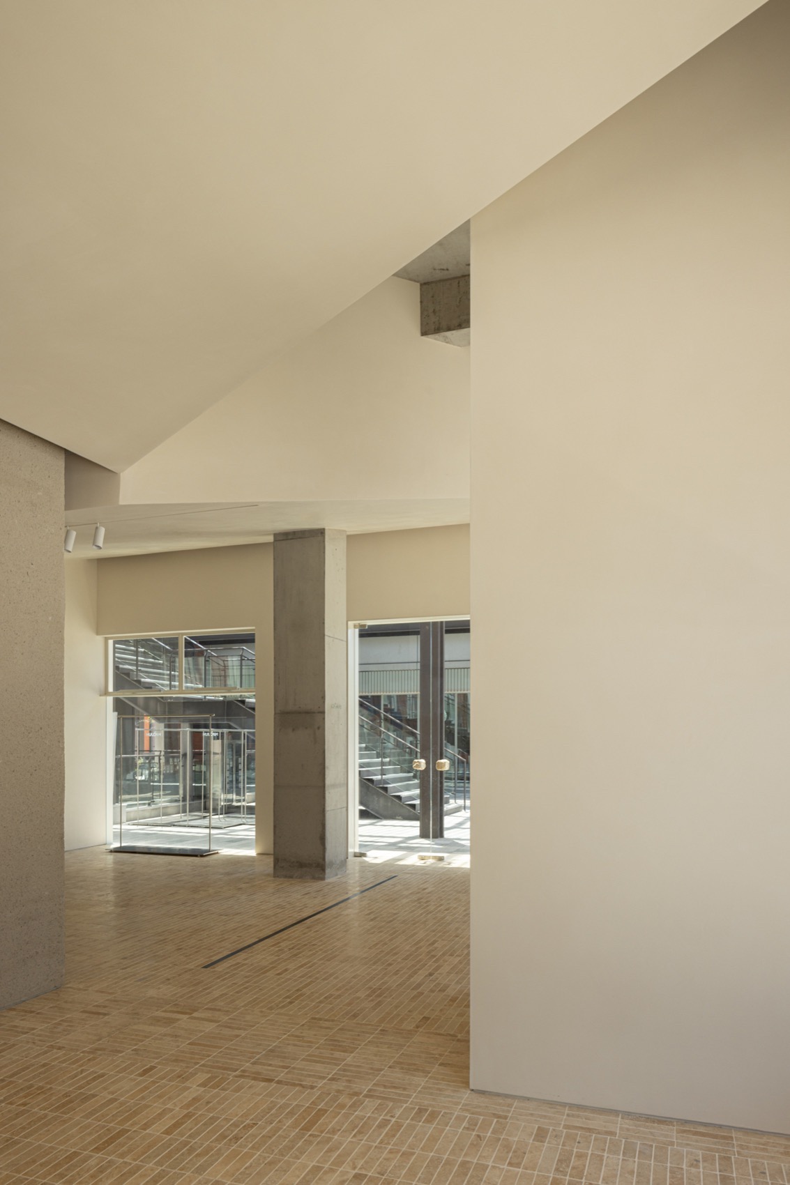 MIICUUH Brand Collection Store by Unknown design - 谷德设计网