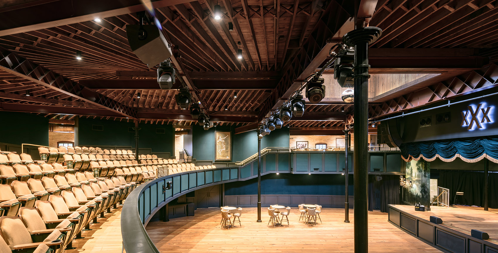 Stable hall by Clayton Korte - 谷德设计网