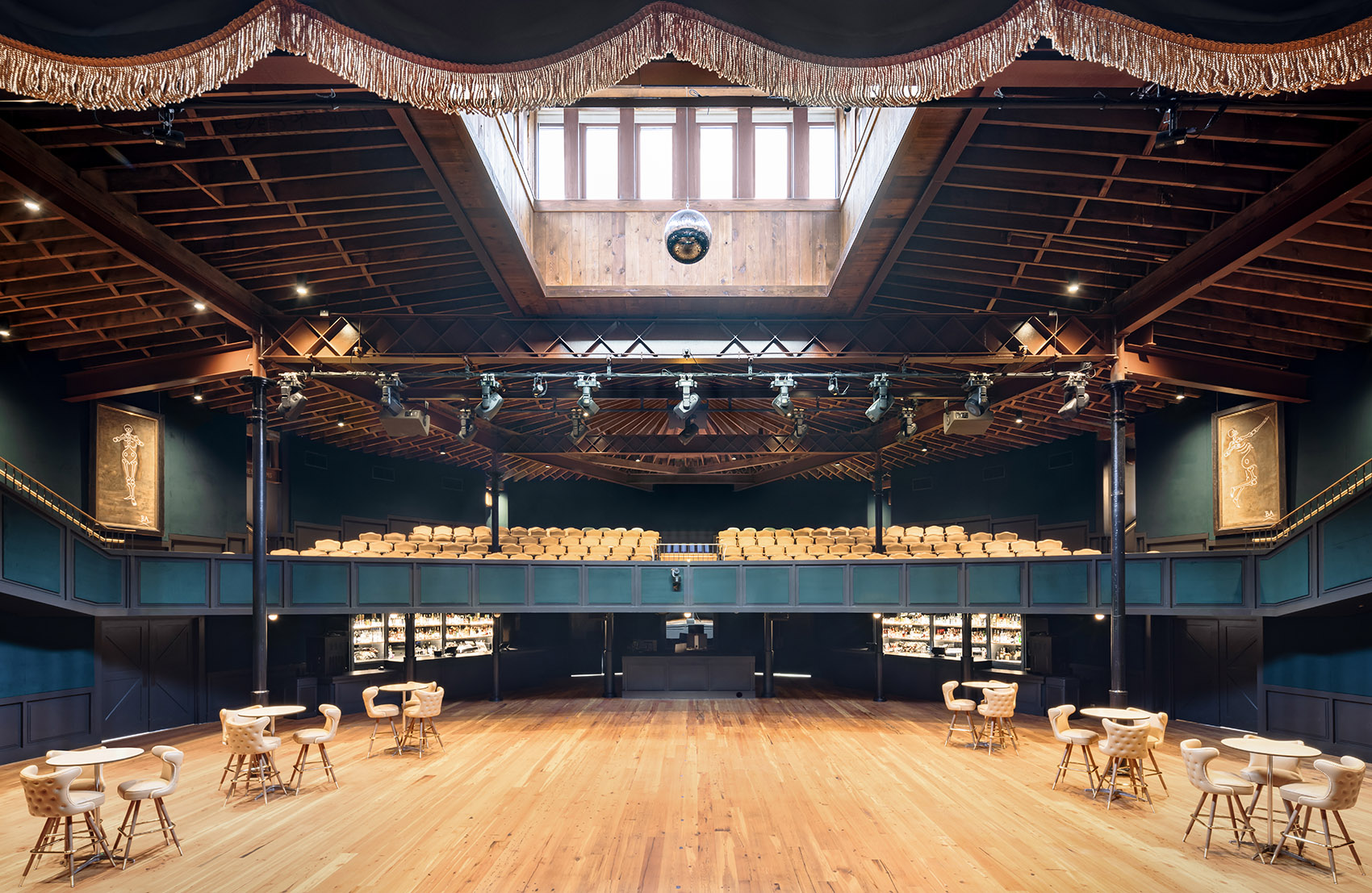 Stable hall by Clayton Korte - 谷德设计网